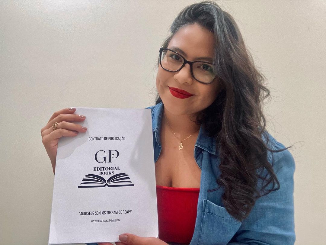 Escritora independente transforma paixão por leitura em profissão e ...
