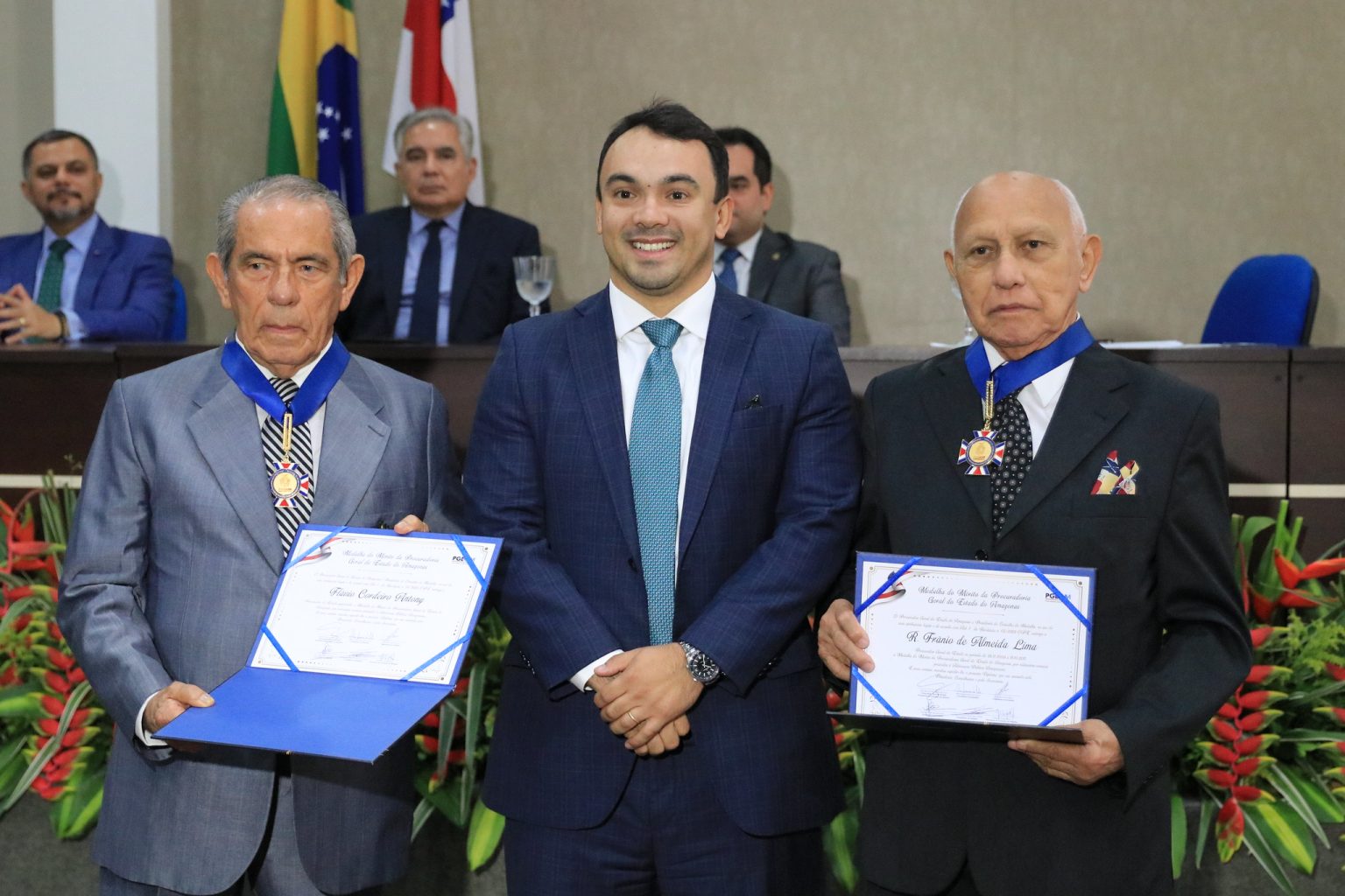Procuradores do Estado aposentados recebem Medalha do Mérito através da ...