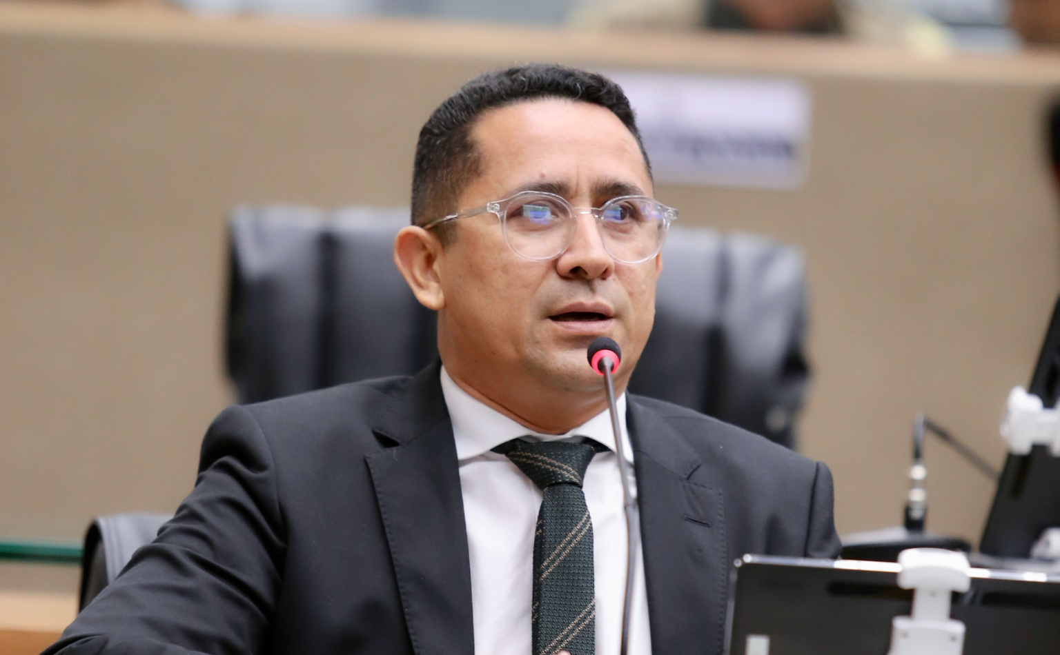 Pós-briga: Daniel Almeida afirma que acionará Justiça - Portal Em Tempo