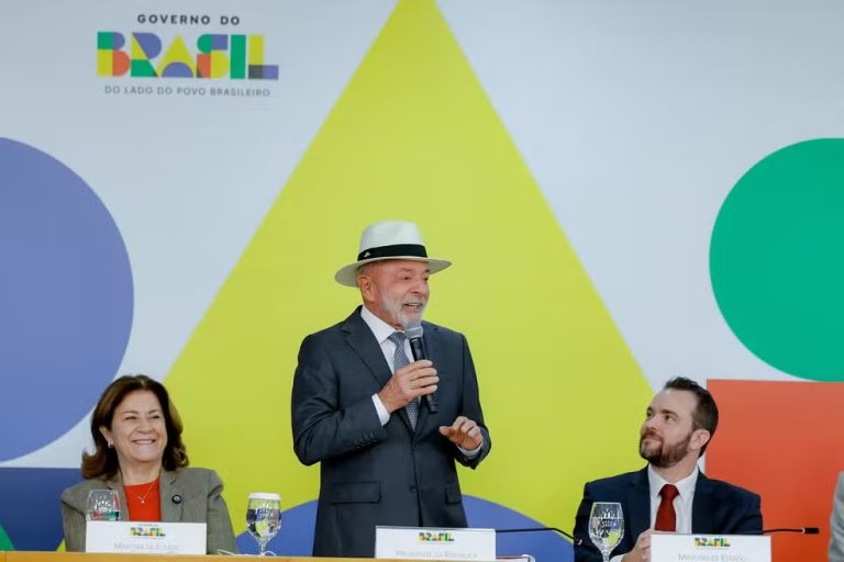 Lula sanciona lei que aumenta penas para furto de celular e golpes ...